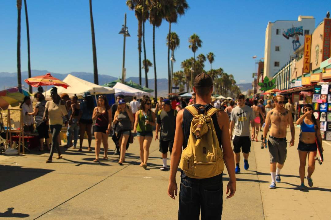 12 Easiest Ways To Make Friends While Traveling Solo